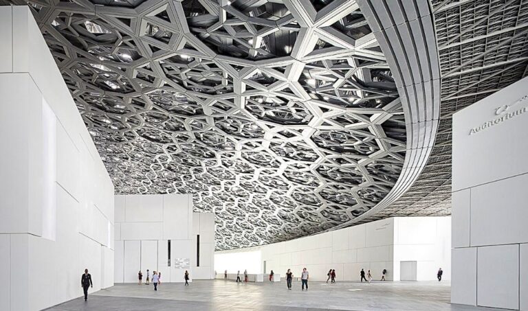 Louvre Abou Dhabi : un musée à l'architecture des plus surprenantes ...